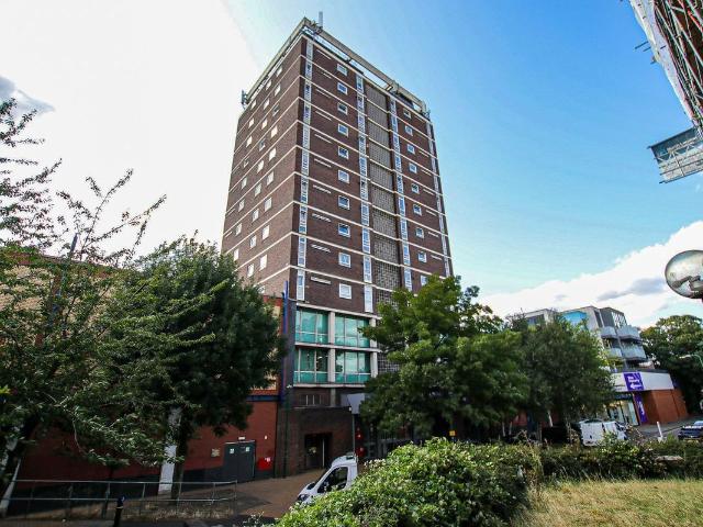 Rosemount, Clarendon Road, Wallington SM6, 2 bed flat to rent, £1,500 pcm | PrimeLocation