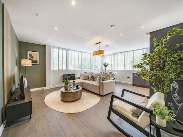 Rosemount Avenue, West Byfleet 2 bedrooms Property for lettings Seymours
