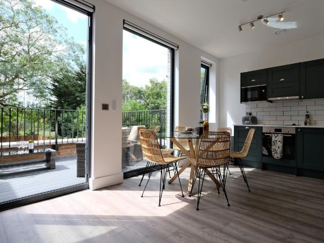 Rosemont Road, London W3, 2 bed flat to rent, £2,750 pcm | PrimeLocation