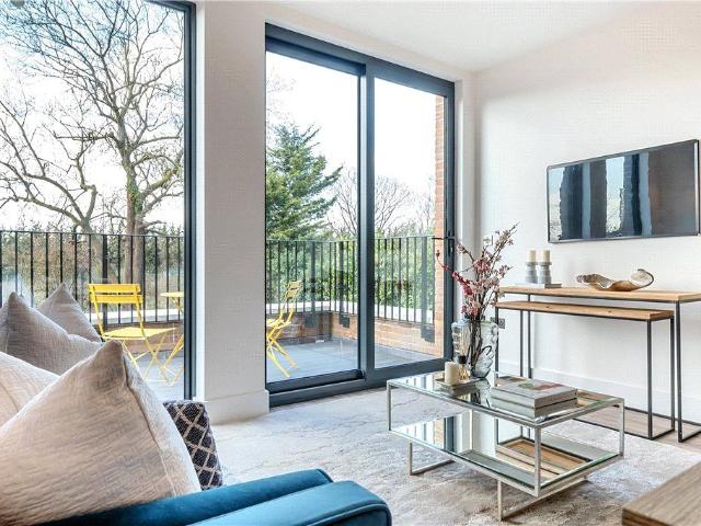 Rosemont Road, London, London W3, 2 bed flat to rent, £2,695 pcm | PrimeLocation