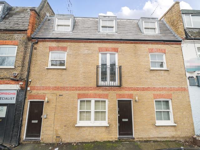 Rosemont Road, London NW3, 2 bed flat to rent, £2,400 pcm | PrimeLocation