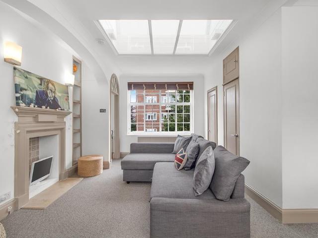 Rosemoor Street, London SW3 1 bed flat to rent £2,500 pcm £577 pw