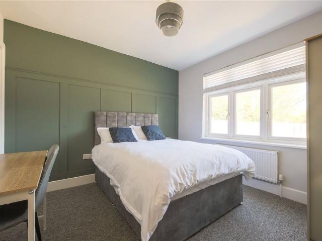 Rosemary Crescent, Guildford, Surrey, GU2 9XL