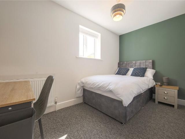 Rosemary Crescent, Guildford, Surrey GU2, Room to rent, £975 pcm | PrimeLocation