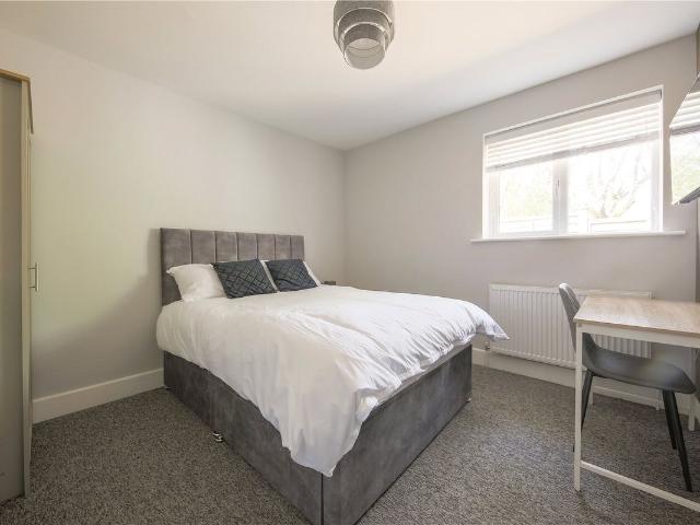 Rosemary Crescent, Guildford, Surrey GU2, Room to rent, £975 pcm | PrimeLocation