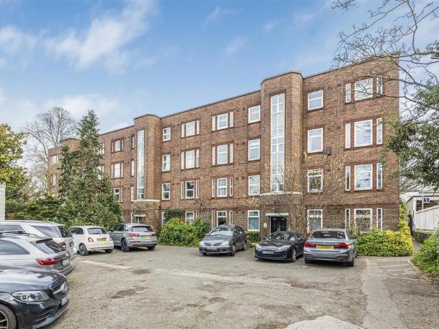 Rosemary Gardens, Mortlake, SW14 2 bed flat to rent £1,900 pcm £438 pw