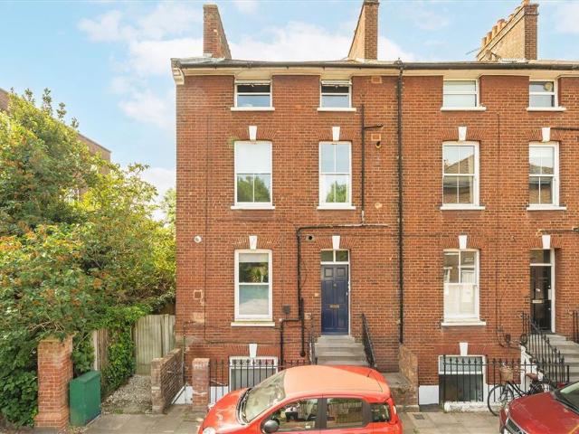 Rosemary Lane, East Sheen SW14, 1 bed flat to rent, £1,795 pcm | PrimeLocation