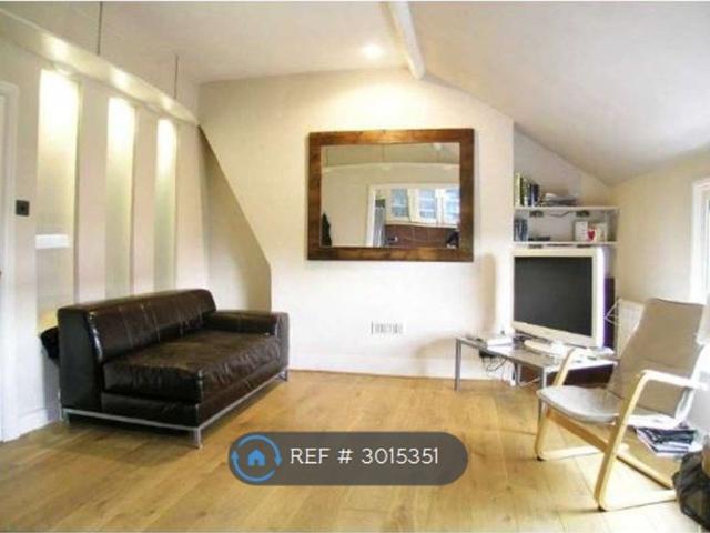 Rosemary Lane, London SW14, 1 bed flat to rent, £1,750 pcm | PrimeLocation