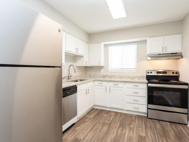 Rosen at North Hills 2 Bedroom Apartment for Rent at 5825 Pointer Dr, Raleigh, NC 27609