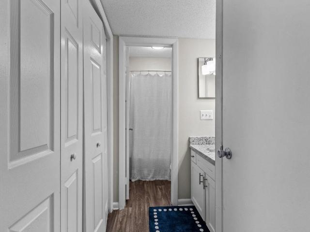 Rosen at North Hills 2 Bedroom Apartment for Rent at 5825 Pointer Dr, Raleigh, NC 27609