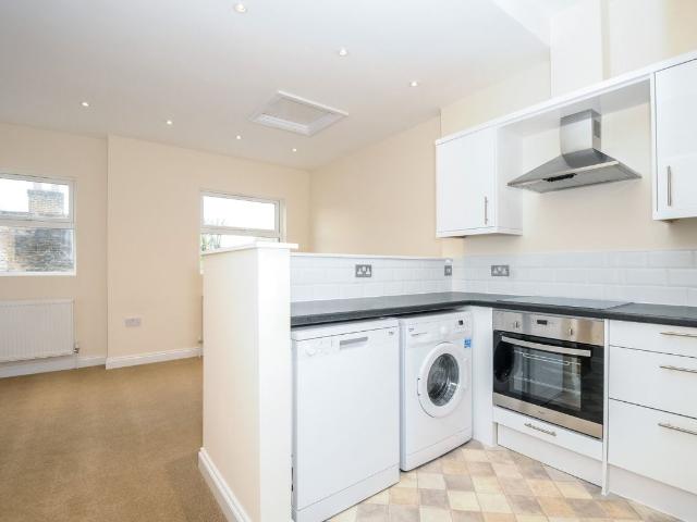 Rosendale Road, West Dulwich, London SE21, 3 bed maisonette to rent, £2,500 pcm | PrimeLocation
