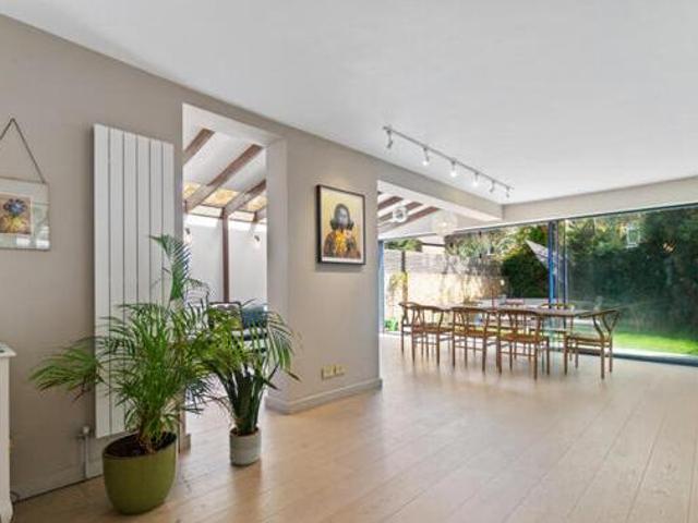 Rosendale Road, London, 2 Bedroom Apartment