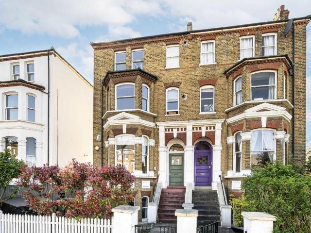 Rosendale Road, LONDON SE21 3 bed flat to rent £2,800 pcm £646 pw