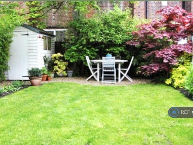 Rosendale Road, London, SE24 2 bed flat to rent £2,150 pcm £496 pw