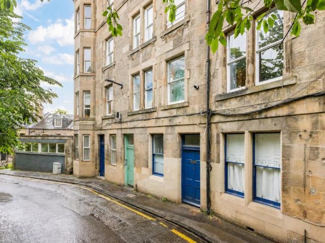 Roseneath Place, Marchmont. 3 bed flat to rent £2,400 pcm £554 pw