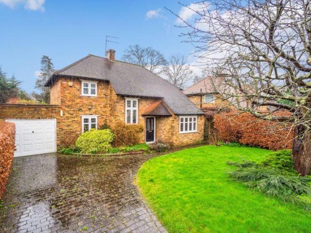 Rosewood Way, Farnham Common 3. 3 bed detached house to rent £2,695 pcm £622 pw