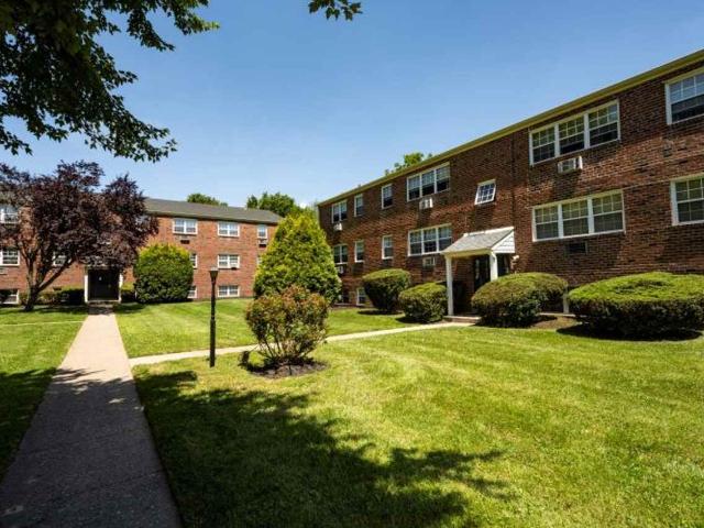 Rosewood Apartments 1 Bedroom Apartment for Rent at 345 E County Line Rd, Warminster, PA 18974