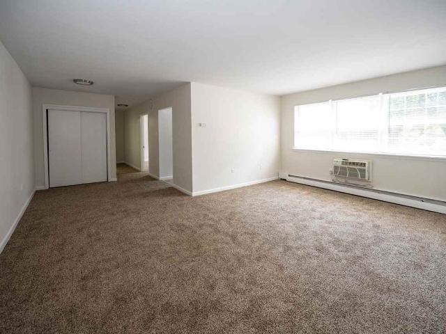 Rosewood Apartments 2 Bedroom Apartment for Rent at 345 E County Line Rd, Warminster, PA 18974