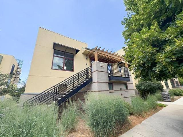 Rosewood Ave # 8a