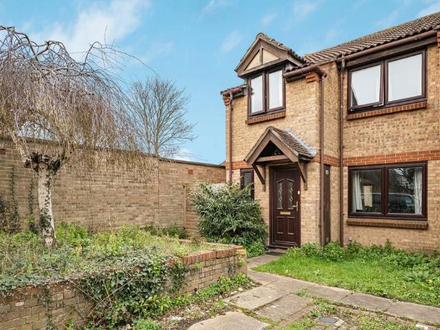 Rosethorn Close, London, SW12 3 bed end of terrace house to rent £2,300 pcm £531 pw