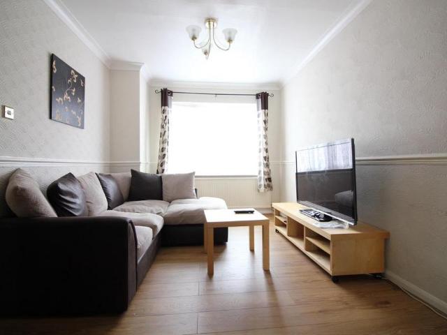 Roseville Road, Hayes 3 bed house to rent £2,095 pcm £483 pw