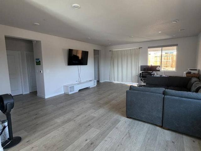 Roseville Room for Share