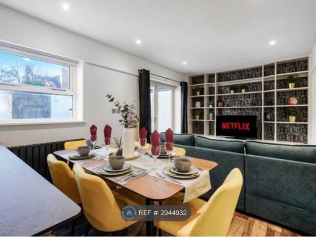 Roskell Road, London SW15, 2 bed detached house to rent, £3,150 pcm | PrimeLocation