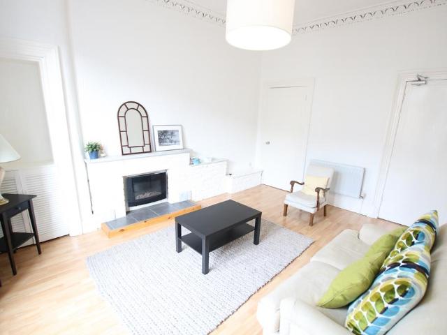 Roslea Drive, Glasgow, G31 2 bed flat to rent £1,195 pcm £276 pw