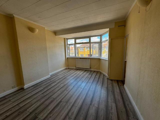 Roslyn Close, Mitcham CR4 3 bed house to rent £2,900 pcm £669 pw