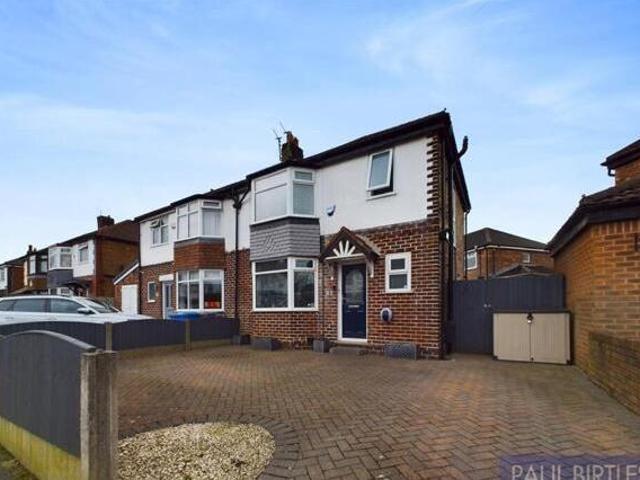 Roslyn Avenue, Flixton, 3 Bedroom Semi detached