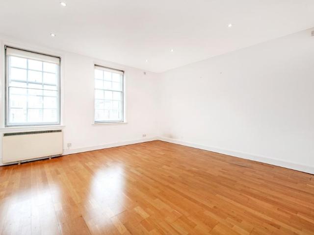 Rosoman Street, Angel, London, EC1R 1 bed flat to rent £2,500 pcm £577 pw