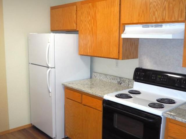 Rosoto Villa 1 Bedroom Apartment for Rent at 1901 Desoto St, Roseville, MN 55117 Roseville