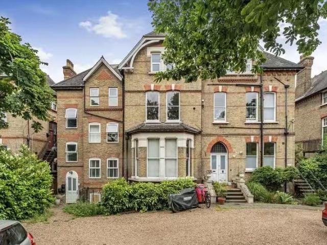Ross Road, South Norwood 2 bed flat for sale £350,000