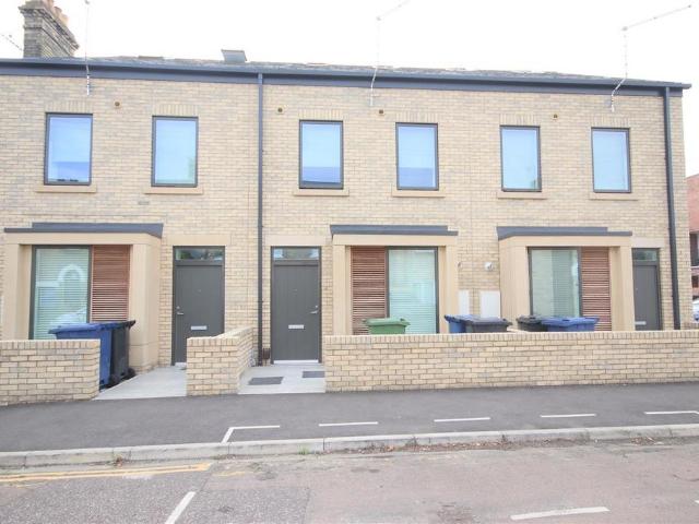 Ross Street, Cambridge CB1 3 bed house to rent £2,700 pcm £623 pw