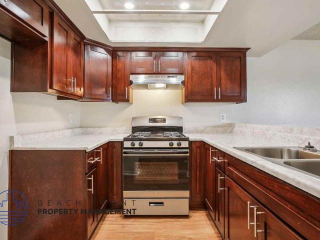 Ross Towers 2 Bedroom Apartment for Rent at 1602 N Ross St, Santa Ana, CA 92706 Willard