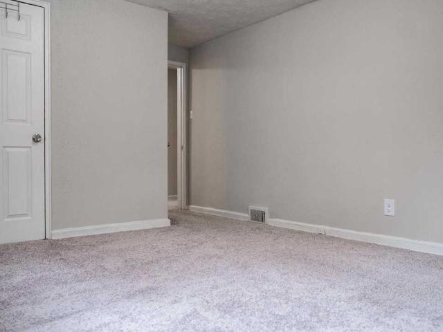 Ross View Heights 2 Bedroom Apartment for Rent at 100 Hilands Pl, Pittsburgh, PA 15237