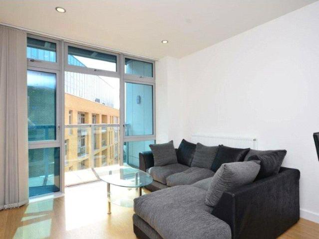 Ross Way, London, E14 1 bed apartment to rent £1,900 pcm £438 pw