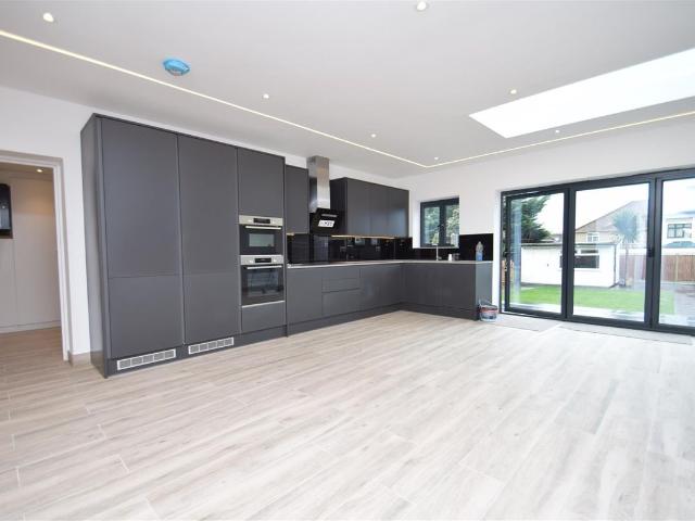 Rossdale Drive, London NW9, 7 bed semi detached house to rent, £4,500 pcm | PrimeLocation