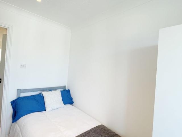 Rossetti Road, London SE16, Room to rent, £830 pcm | PrimeLocation