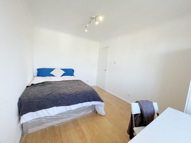 Rossetti Road, London SE16, Room to rent, £950 pcm | PrimeLocation