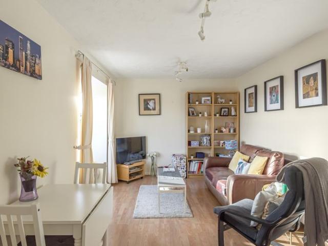 Rossetti Road, London, SE16
