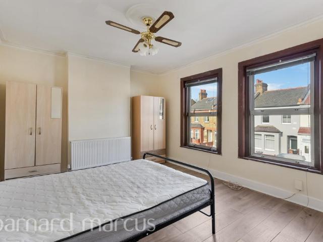 Rossindel Road, HOUNSLOW 3 bed house to rent £2,400 pcm £554 pw