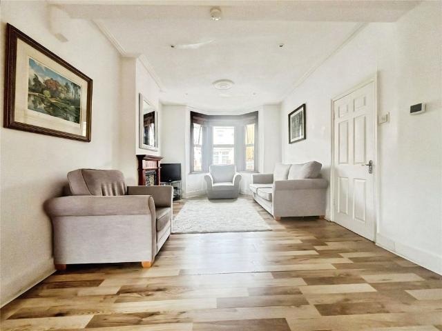 Rossindel Road, Hounslow, TW3 3QN