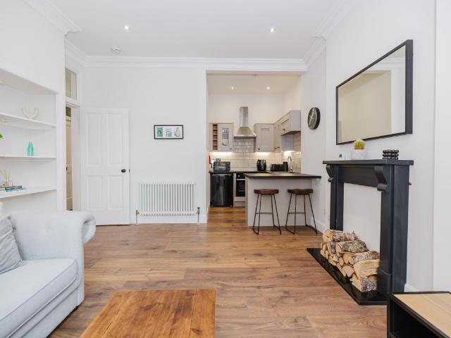 Rossie Place, Edinburgh EH7, 1 bed flat to rent, £1,250 pcm | PrimeLocation