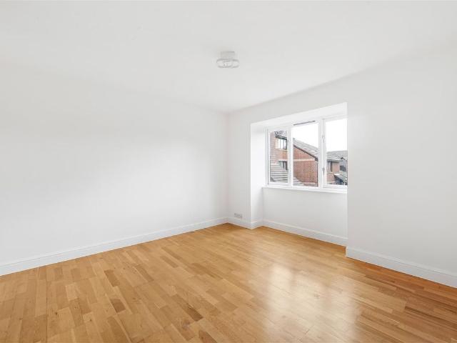 Rossignol Gardens, Carshalton SM5, 1 bed flat to rent, £1,300 pcm | PrimeLocation