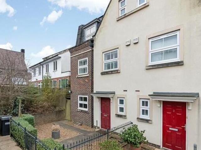 Rossiter Close, London, 3 Bedroom End