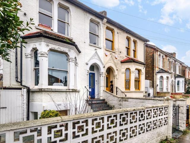 Rossiter Road, Balham, London, SW12 2 bed maisonette to rent £3,000 pcm £692 pw