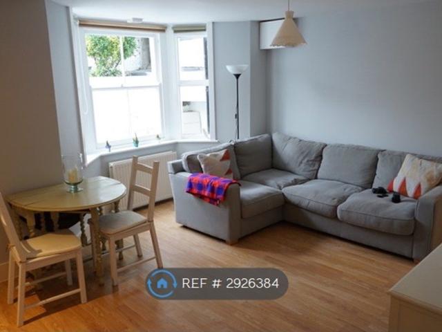 Rossiter Road, London SW12, 1 bed flat to rent, £1,700 pcm | PrimeLocation
