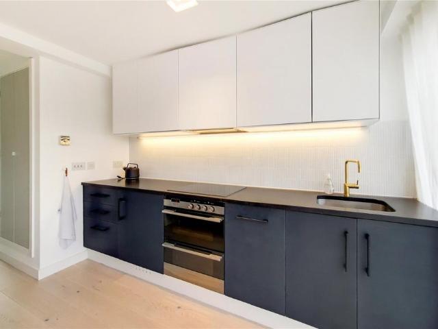 Rosslyn Hill, Hampstead, London 1 bed flat to rent £3,000 pcm £692 pw