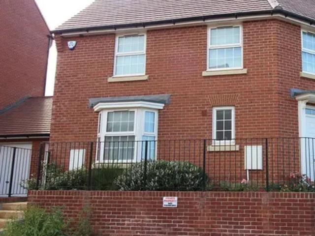 Rossway Drive, Bushey, WD23 3EW, United Kingdom | 4 bed house for rent #140226352 | Rentberry
